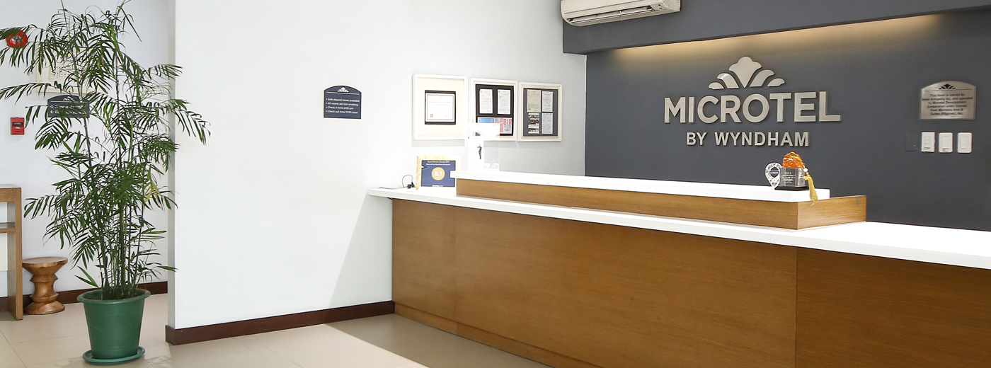 Microtel by Wyndham Acropolis, QC